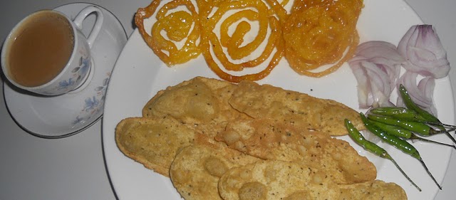 Phaphda Jalebi - Crispy Fafda With Sweet Jalebi Is An Indian Snack Most ...