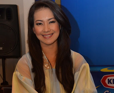 beautiful women: Alya Rohali