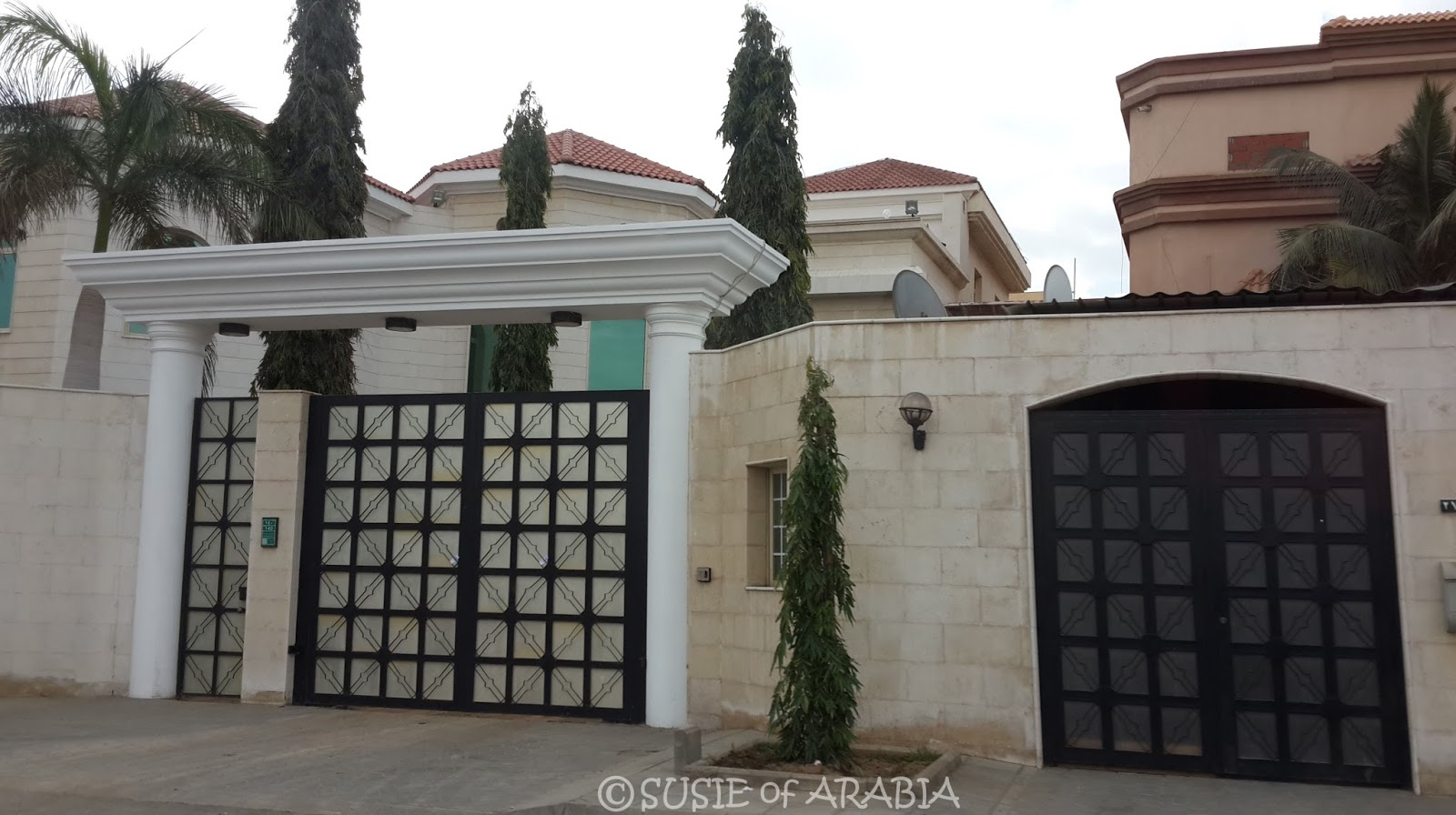 Jeddah Daily Photo: Jeddah: Villa Gates