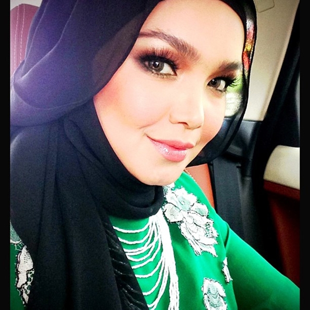 Fesyen Tudung Dato' Siti Nur Haliza - ! Love Is Cinta