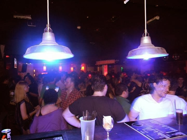 BAR BOLICHE: FRODOS SAN TELMO - Frodo's Disco Bar