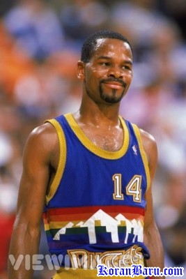 like basket: 10 players shortest basketball