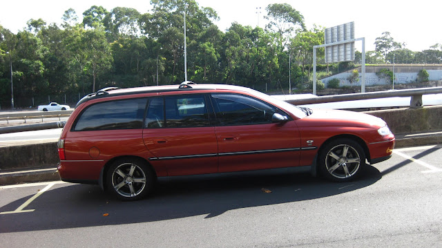 Aussie Old Parked Cars: 1999 Holden VT Commodore Olympic Edition Wagon