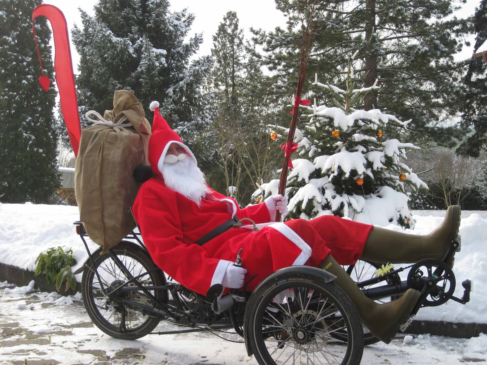 Recumbent bikology in the urban jungle.: Santa's new sleigh.
