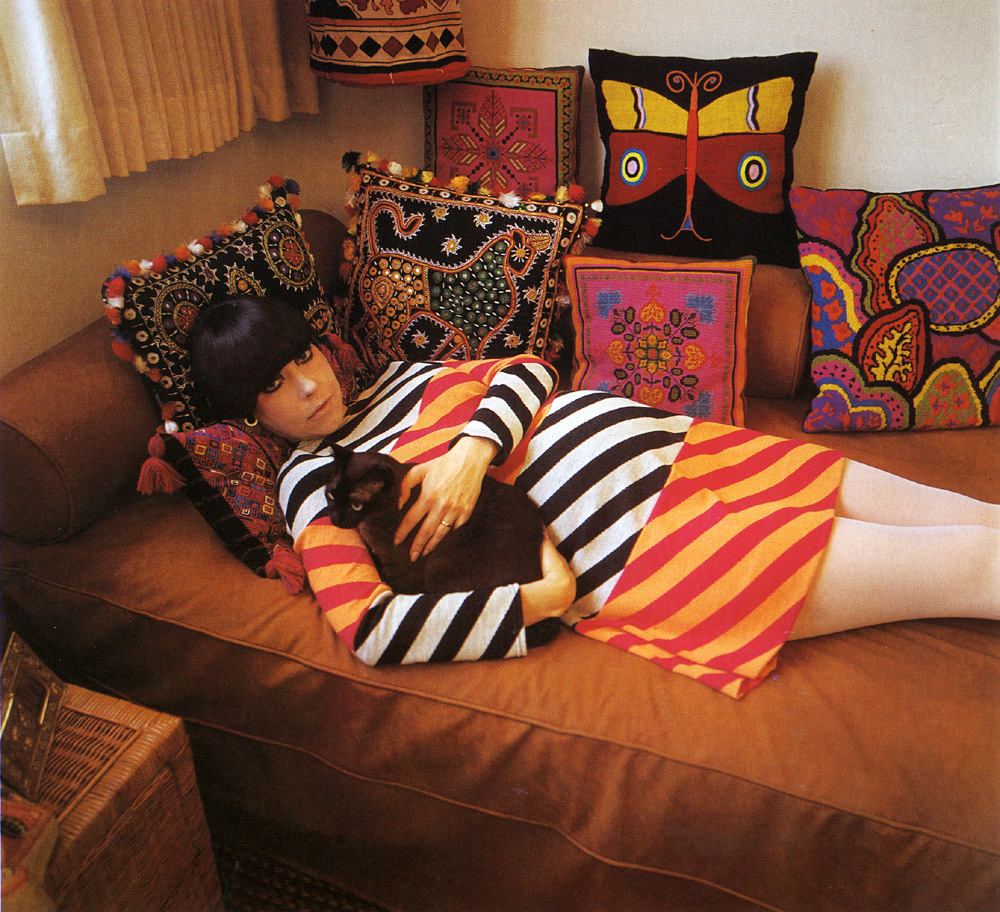 30 Stunning Color Photographs of the "Queen of Mod" Peggy Moffitt in ...