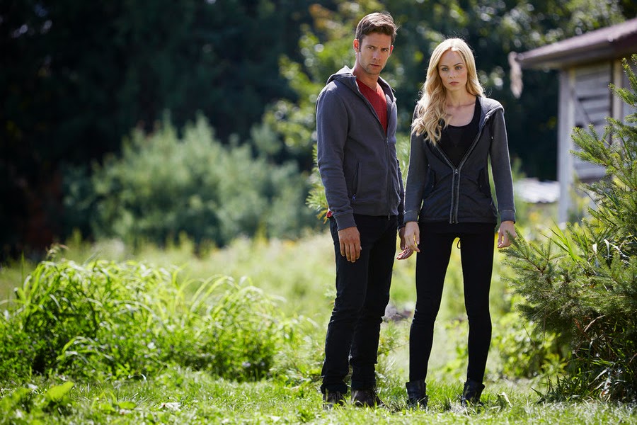 Laura Vandervoort: Bitten Season 2: Syfy's Promotional Poster, Photos ...