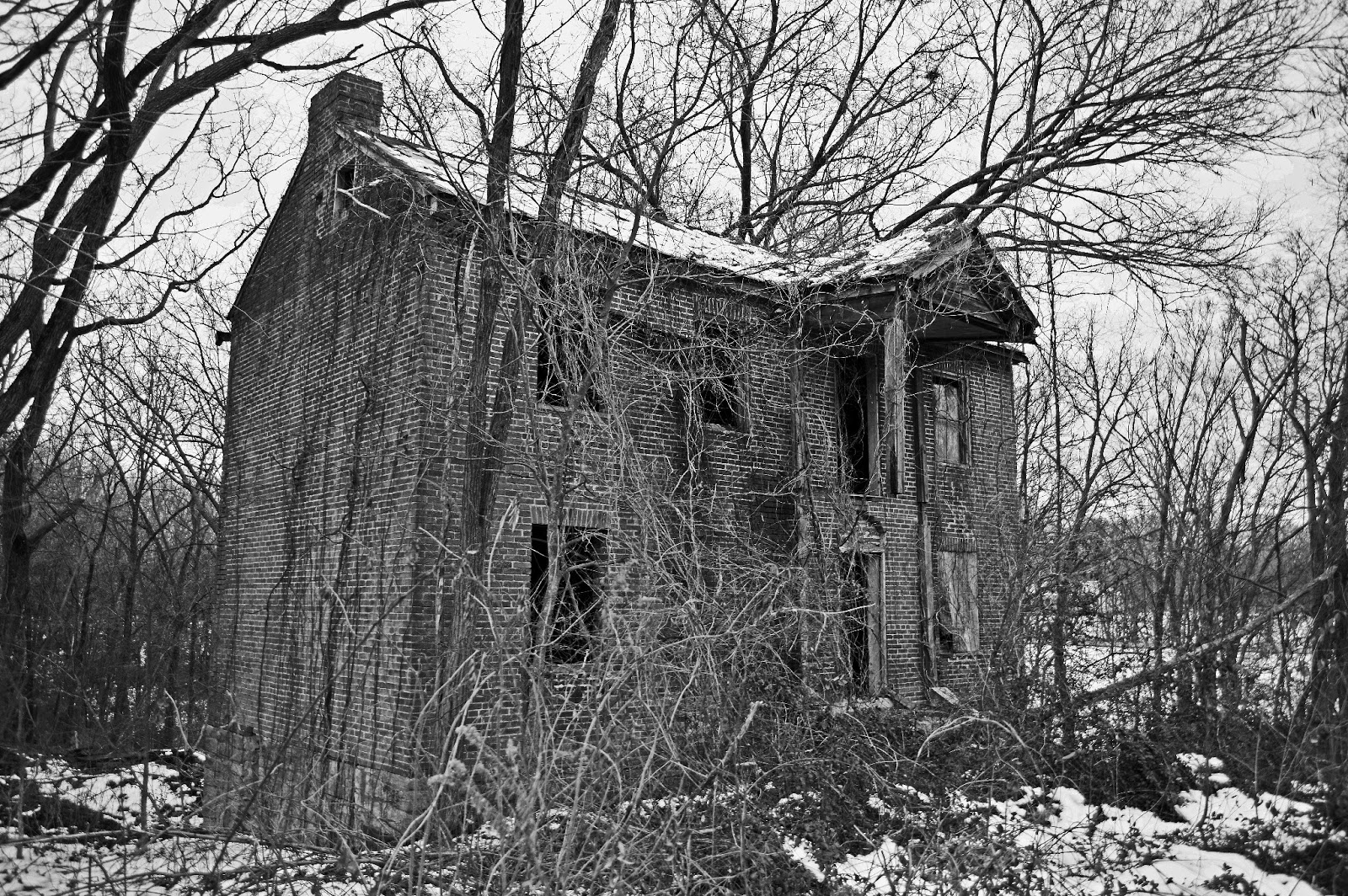 Pocketful of Ginch: Spooky Abandoned Farmhouse
