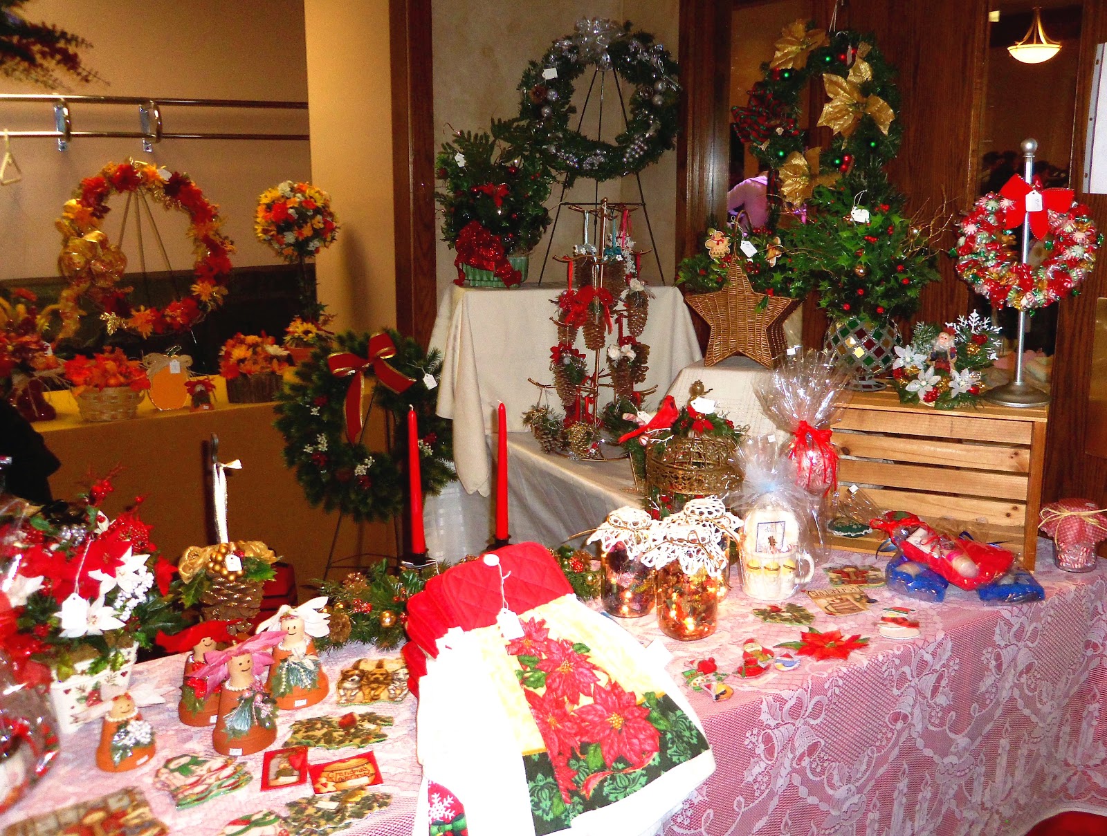 A DEBBIE-DABBLE CHRISTMAS: Scenes from the Holiday Craft & Gift Fair ...