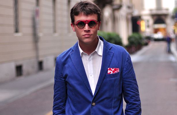 Tu mejor sonrisa en cualquier ocasión: 20 HOMBRES CON AMERICANA AZUL