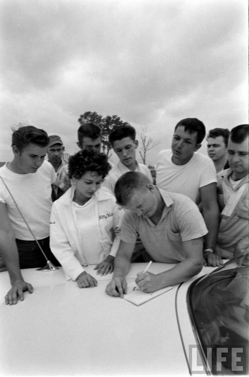 The Dragettes: Pictures of the Kansas City’s All-Girl Hot Rod Club in ...