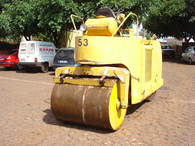 Rolo Compressor - RT 62 Hidrostático: equipamentos para construção civil