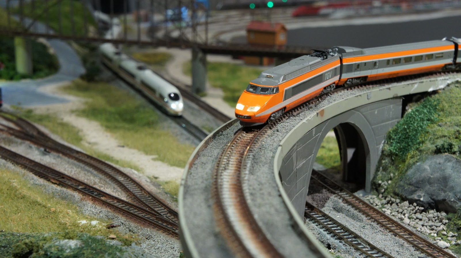 quinntopia - An N Scale blog: Locomotive Roster: Kato TGV Sud-Est; Kato