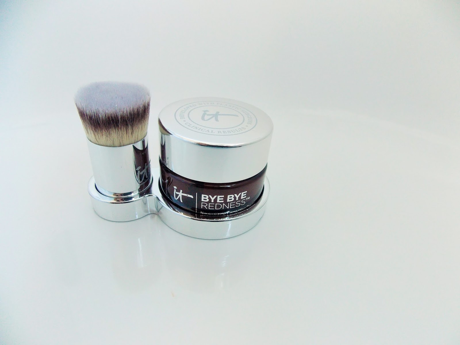 It Cosmetics Launch more new products in the UK – Bye Bye Redness!