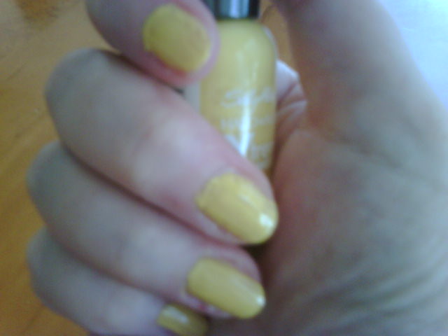 BellevueGrl: "Transformers Bumblebee" Nail Look