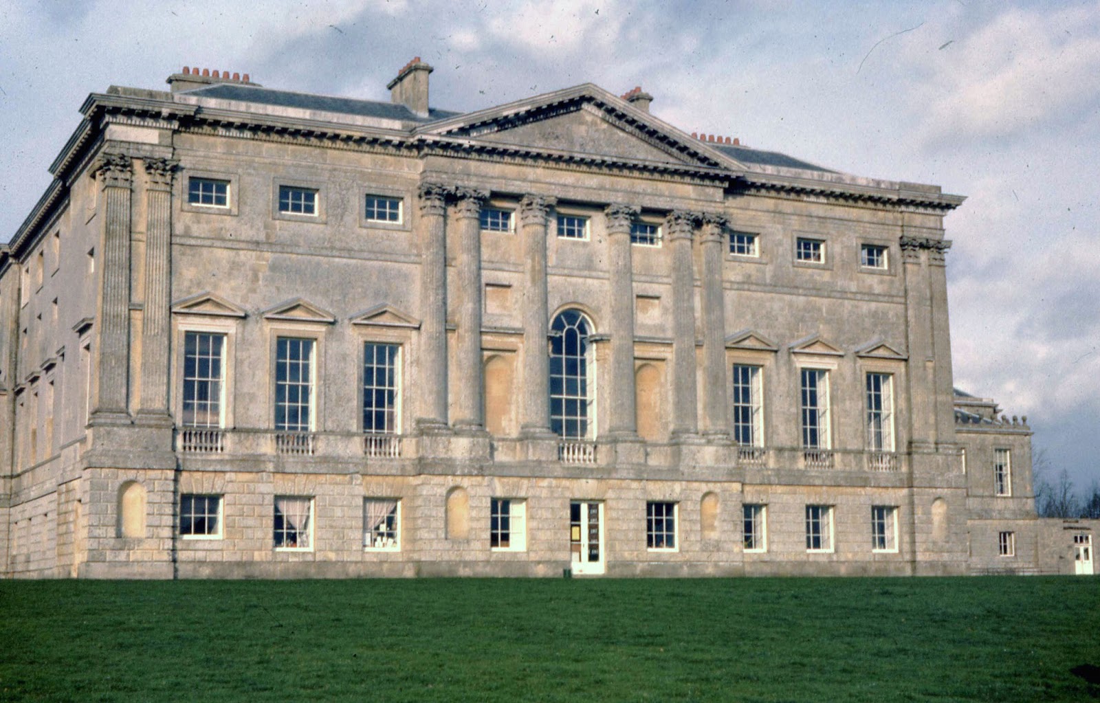 Landed families of Britain and Ireland: (195) Arundell of Wardour ...