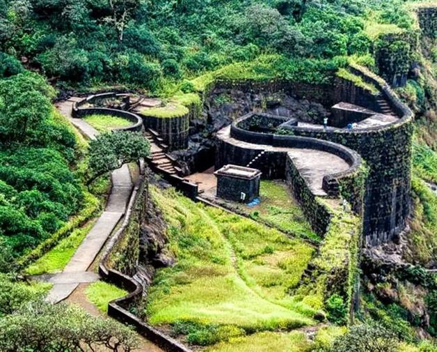 Experience the ecstasy of Fort Raigad, the King of Forts