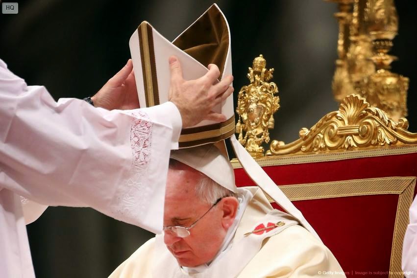 Liturgia Papal: Elenco de mitras del Papa Francisco