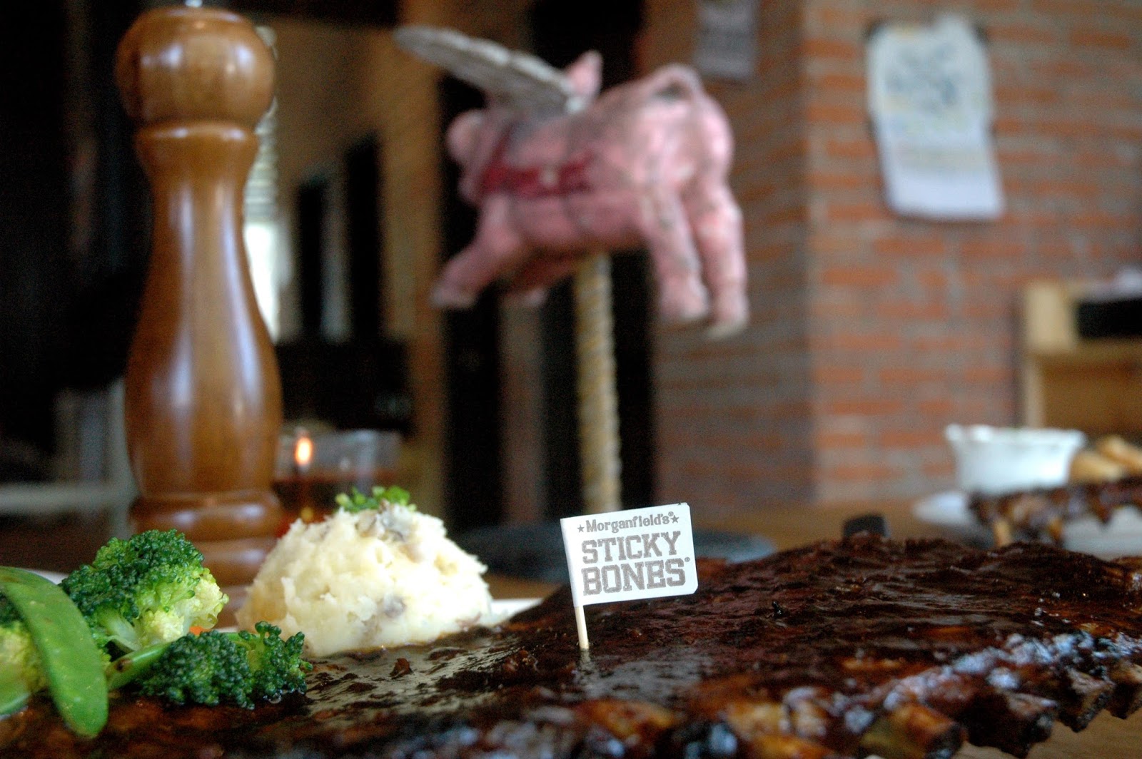 DUDE FOR FOOD: Sticky Bones and Ribs at Morganfield's