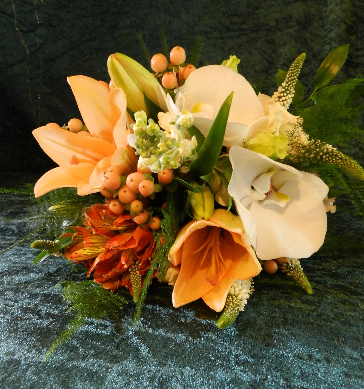 Sandra's Flower Studio.: Peach wedding bouquets