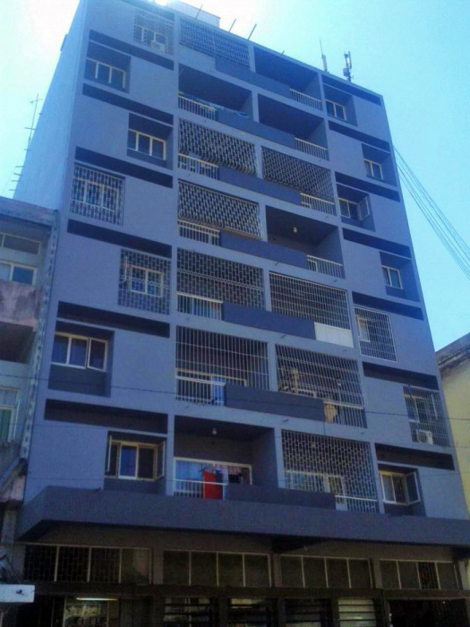 Casas do OLX (142) - Cinco prédios localizados dos anos 60-70