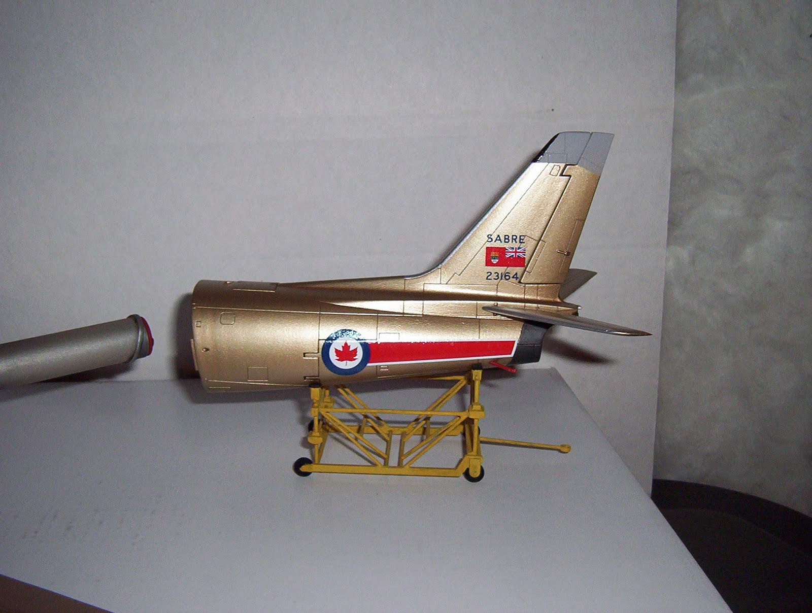 Scale Model Hobby: F-86 F-30 Sabre ( Golden Hawks RCAF ) 1:32