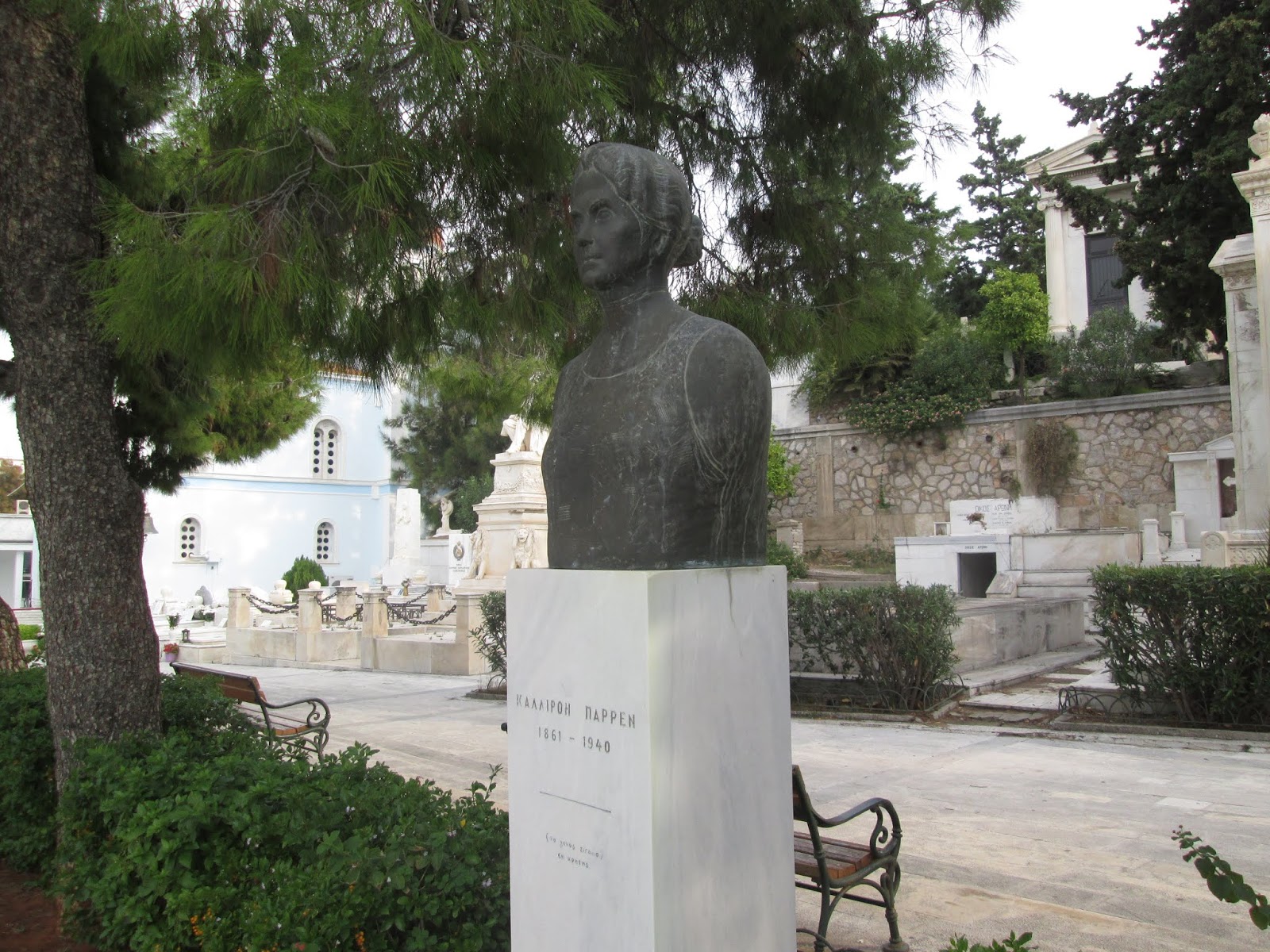 Athens First Cemetery in English: Kallirroi Parren