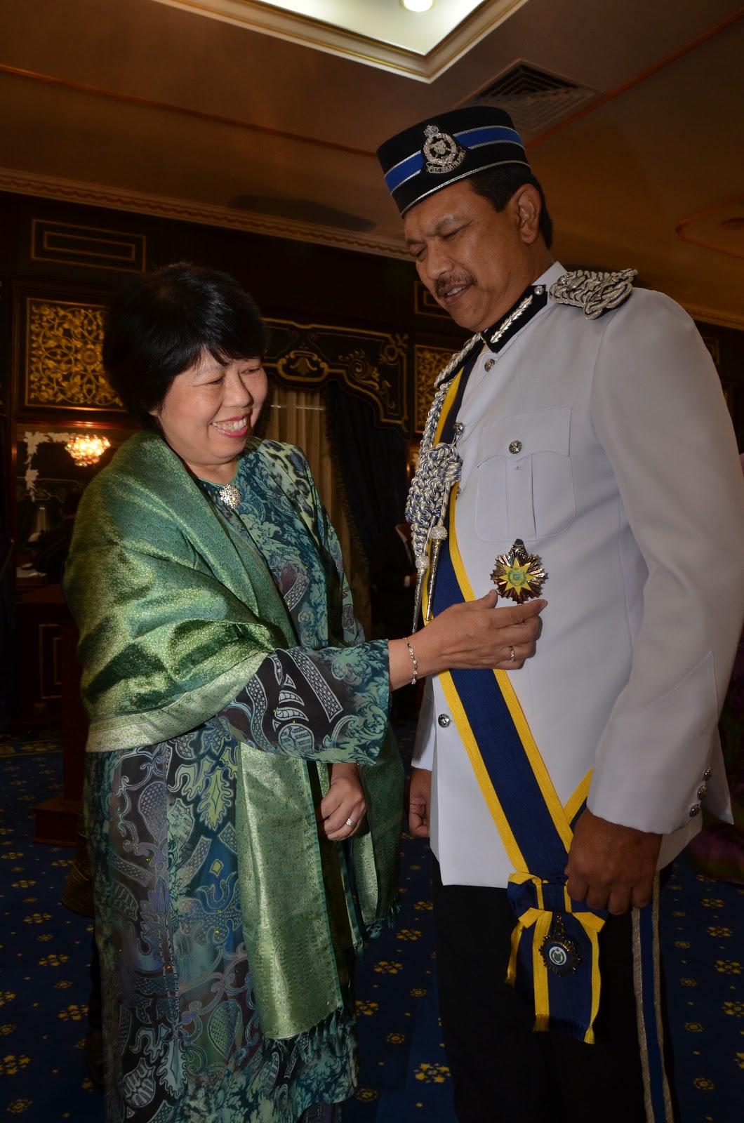 Warna Sari: ISTIADAT PENGANUGERAHAN DARJAH DAN PINGAT KEBESARAN SEMPENA ...