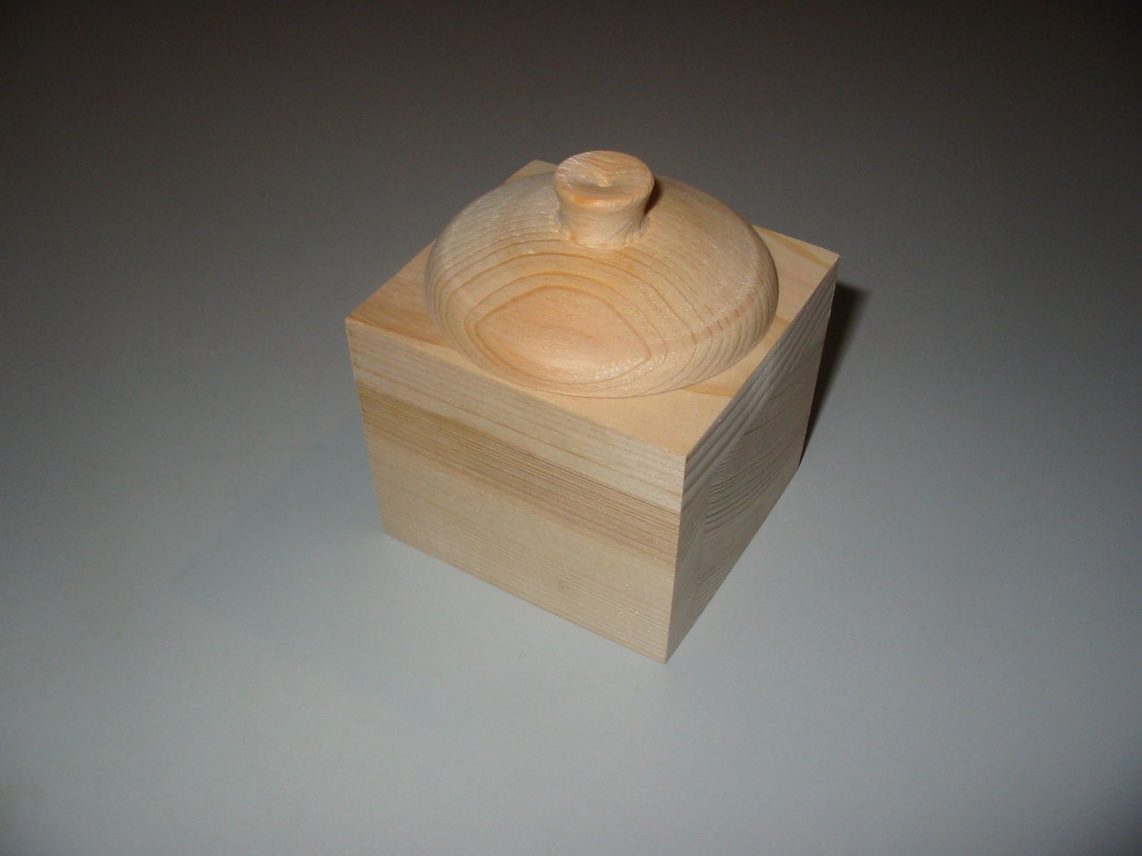 Selkie Wood Works: Scrap wood ideas-small square box with a turned lid