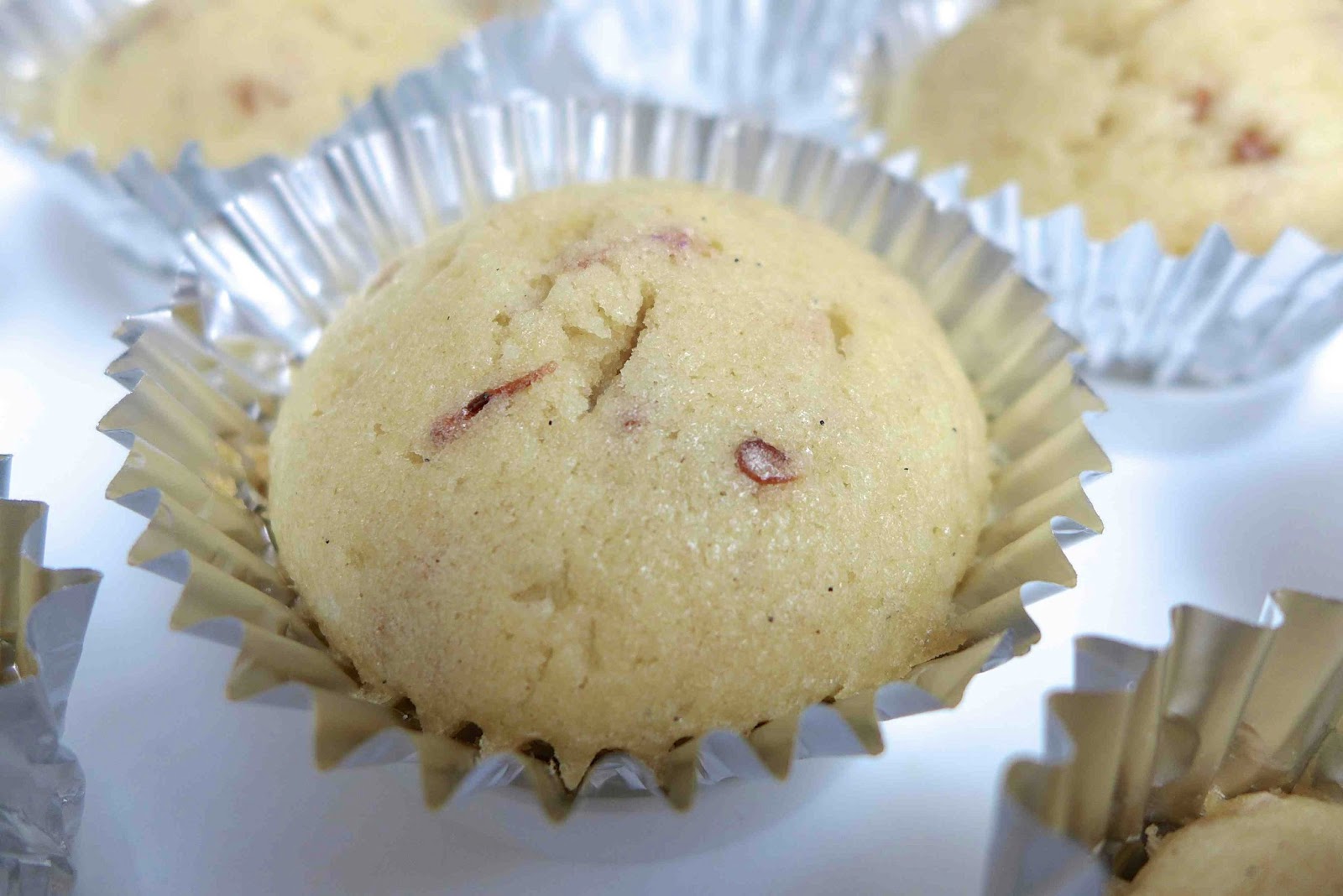 Lilac Vanilla Bean Cupcakes for a Cupcake Couture Blog Party! PLUS ...