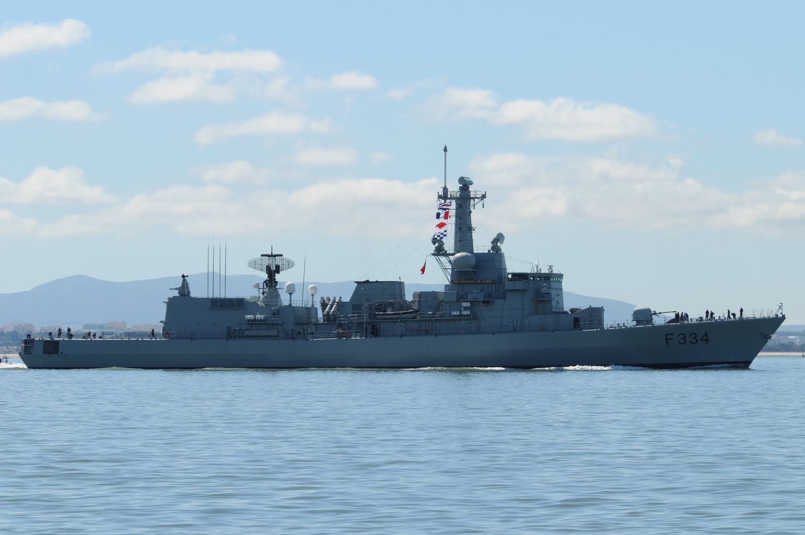 SHIPS & THE SEA - BLOGUE dos NAVIOS e do MAR: Largada da Fragata NRP D ...