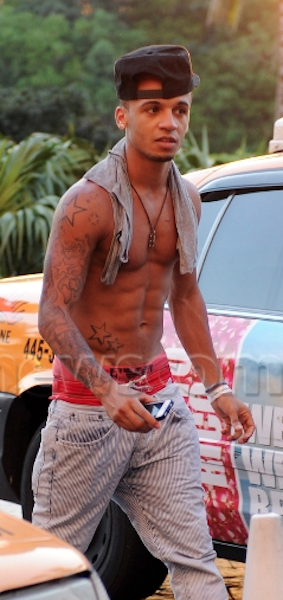 Celeb Saggers: Aston Merrygold Double Sagging