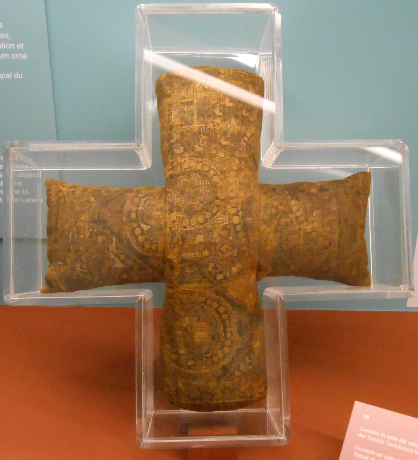 New Liturgical Movement: An Ancient Pallium Displayed at the Vatican ...