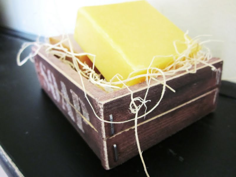 Today's Fabulous Finds: Make a Paint Stick Soap Box