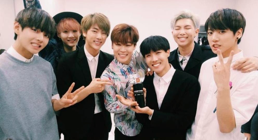 BTS se lleva a casa su primera victoria en 'The Show' | Kpop Replay