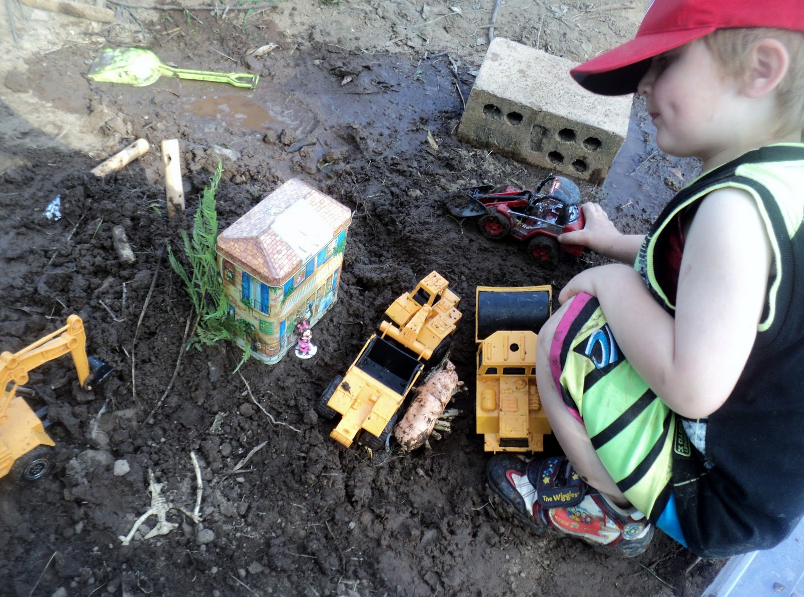 Adventures at home with Mum: Digging for Dinosaurs; 'D' activities