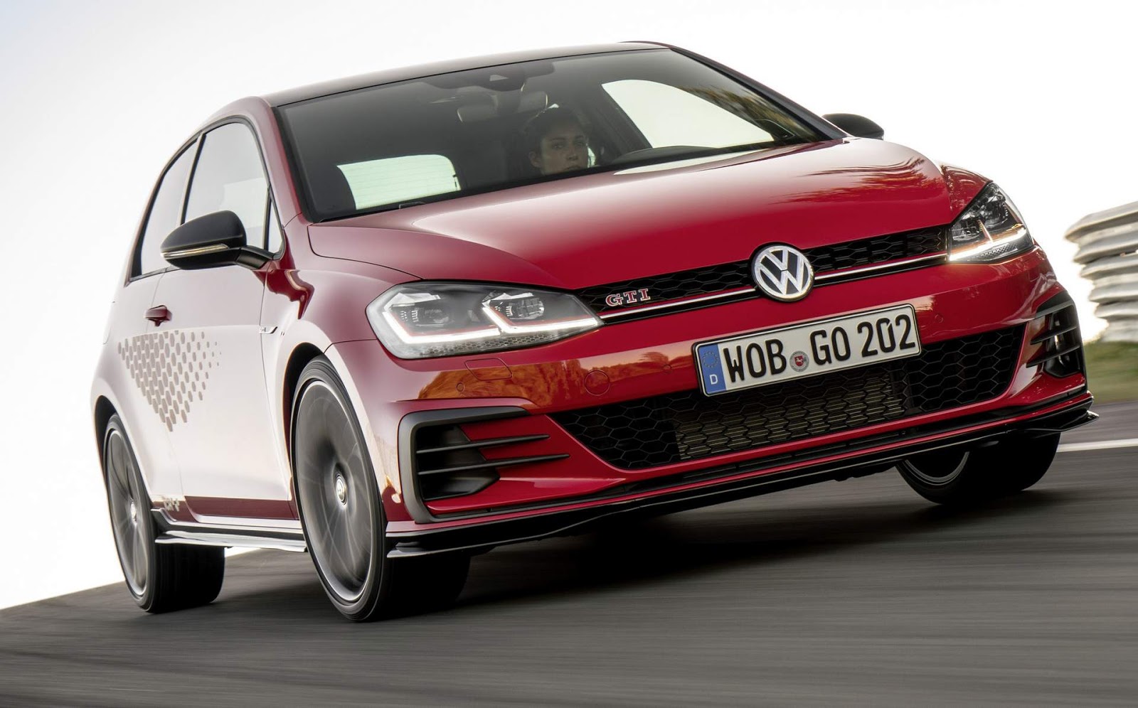 Novo Golf GTI TCR c/ 290 cv chega à Europa: fotos e preços