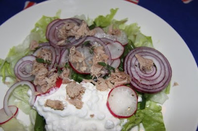 Kodujuustu- tuunikala salat