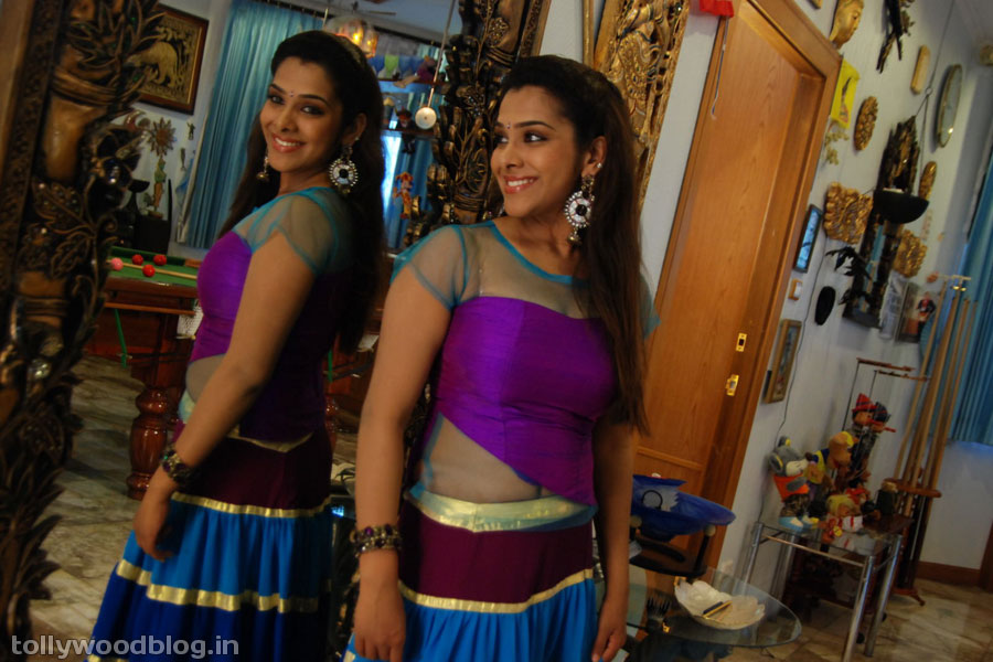 Sandhya Hot photo stills from Fire Telugu Movie