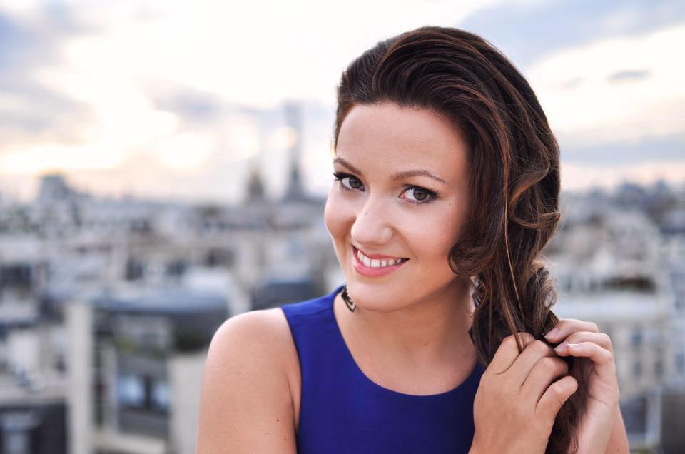 La Ópera de Hamburgo despide a la soprano Julie Fuchs por su embarazo ...