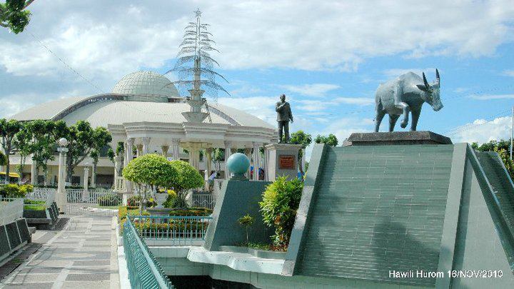 Ocean Breeze: Iloilo City And Province Plazas, Town Squares and Public ...
