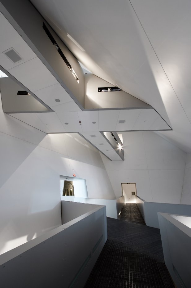 Royal Ontario Museum by Studio Daniel Libeskind | Architecture ...