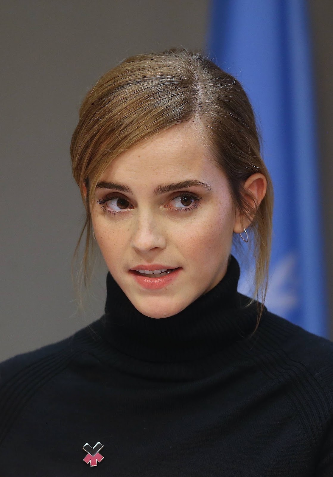 High Quality Celebrity Pictures: Emma Watson being cute as always