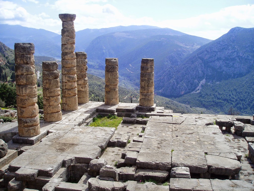 World travels from a thoughtful Londoner: Meteora - Delphi - "the navel ...
