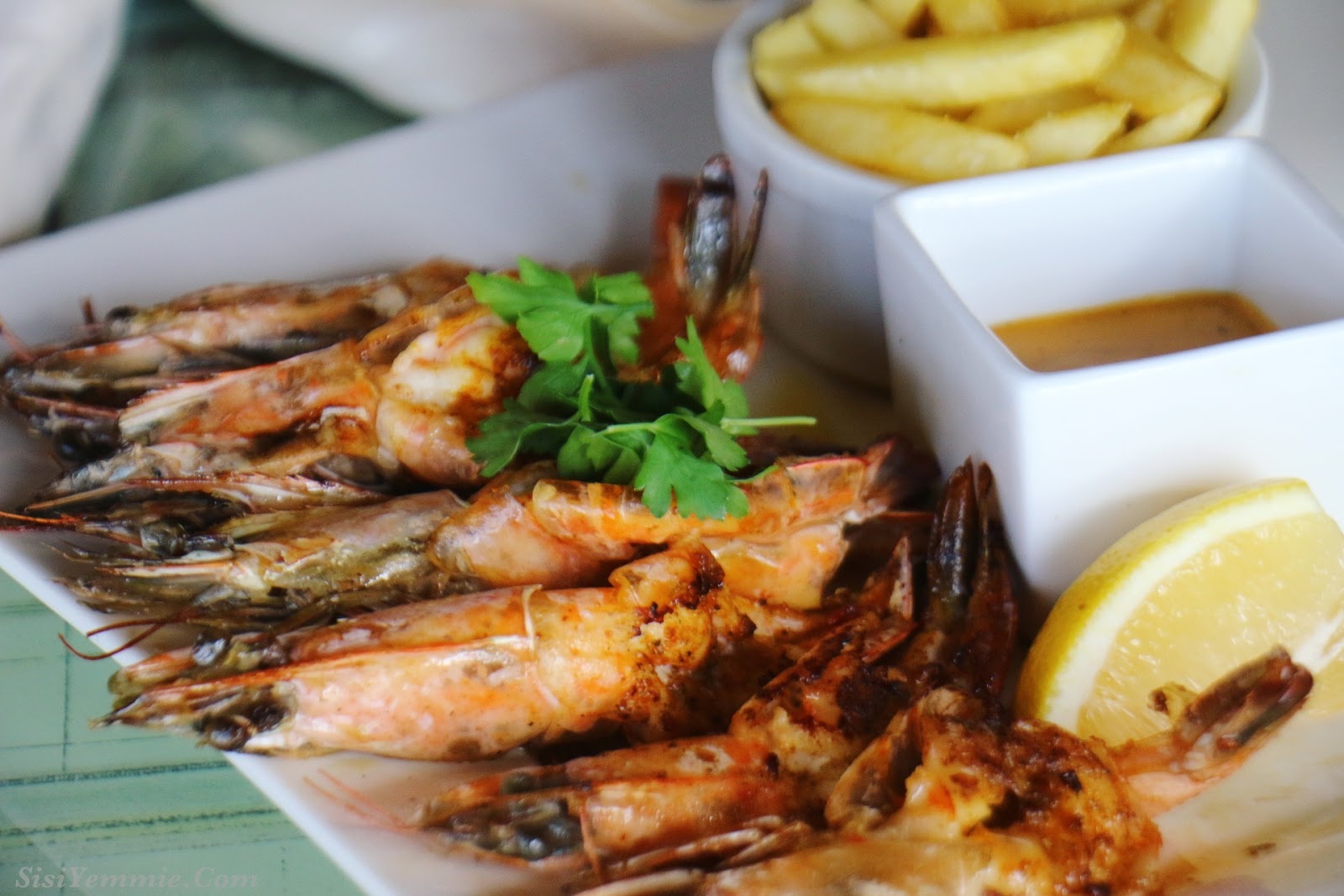 SISIYEMMIE'S SOUTH AFRICAN TOUR | DURBAN DIARY DAY 2 | USHAKA MARINE ...