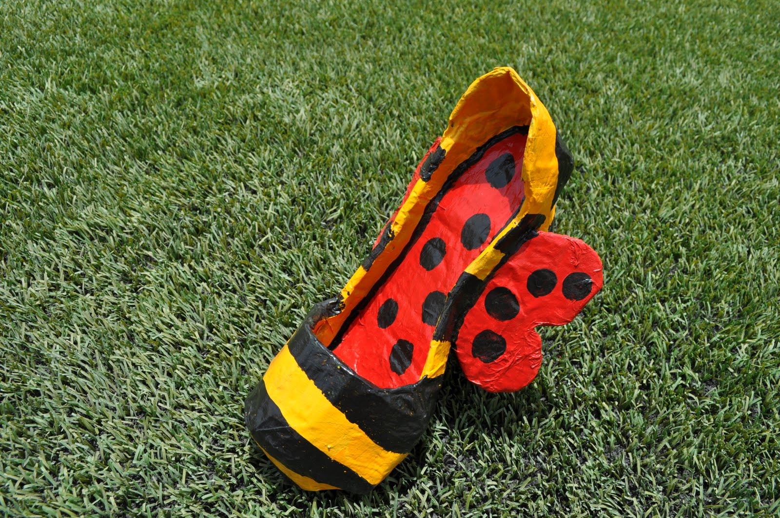 I teach art: Bug Shoe Design