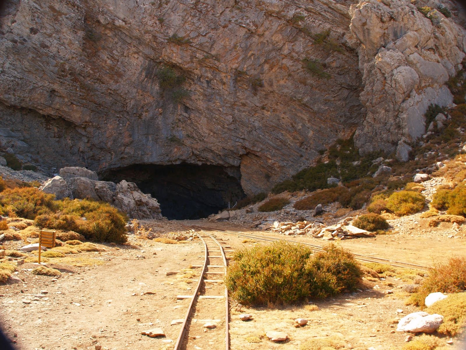 GrTouristManagers: ΙΔΑΙΟΝ ΑΝΤΡΟ, ΤΟ ΑΡΧΑΙΟΤΕΡΟ ΑΣΤΕΡΟΣΚΟΠΕΙΟ
