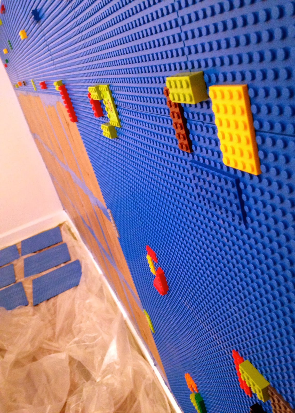 weelife: LEGO Wall!