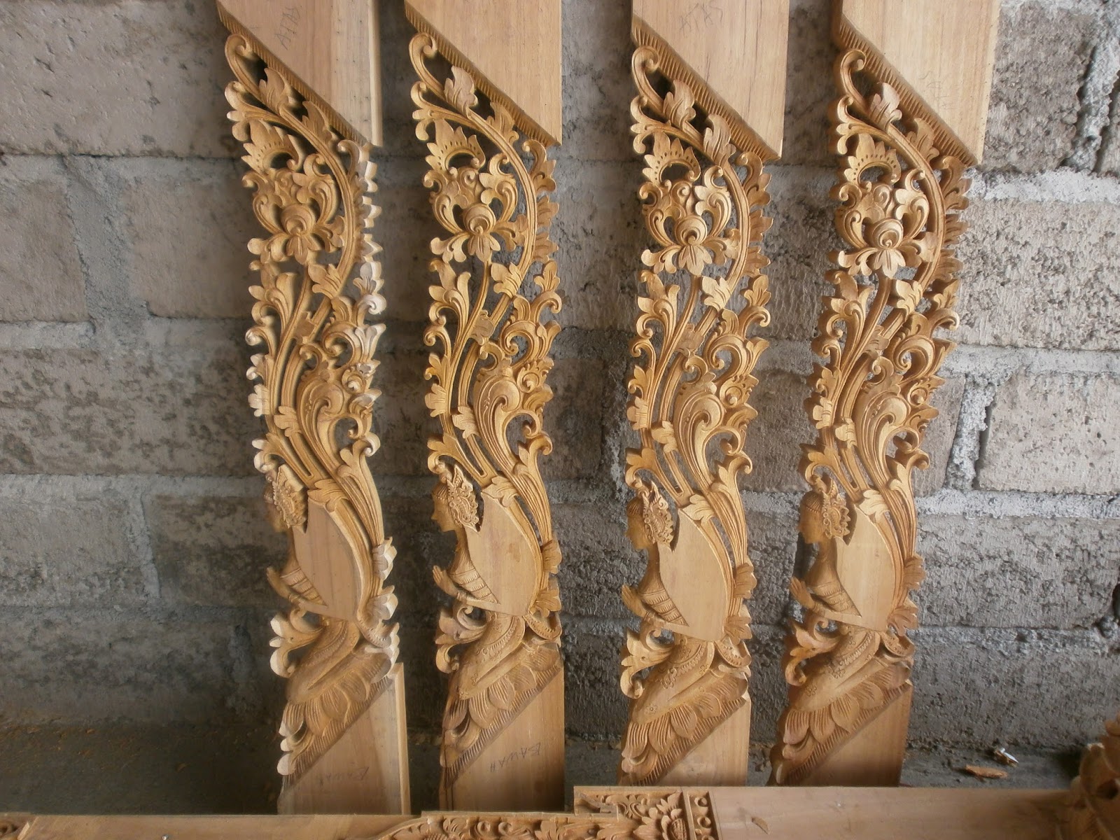 motif ukiran bali: Ukiran canggah wang