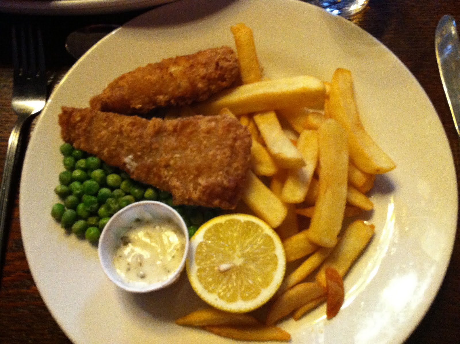 Theresa's London Expedition: My first REAL pub meal...