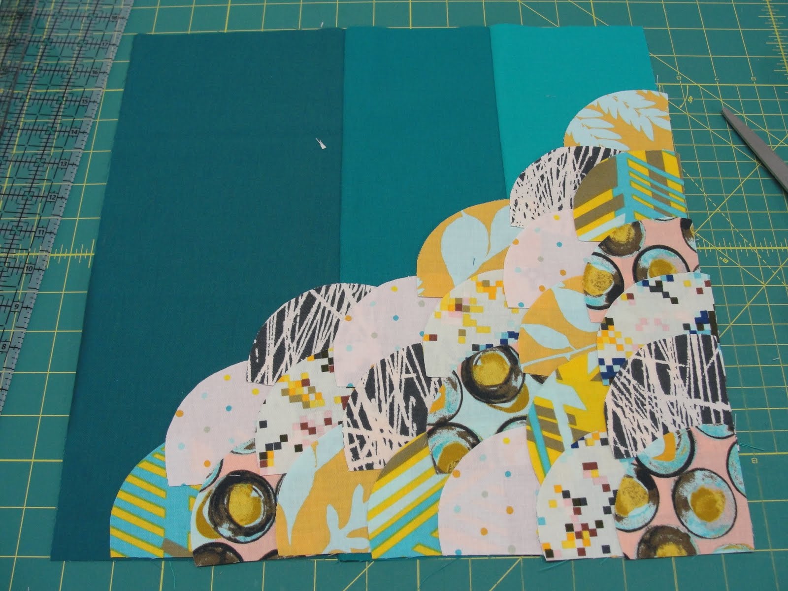 Stitchy Quilt Stuff: Clamshell Pile Pillow Tutorial